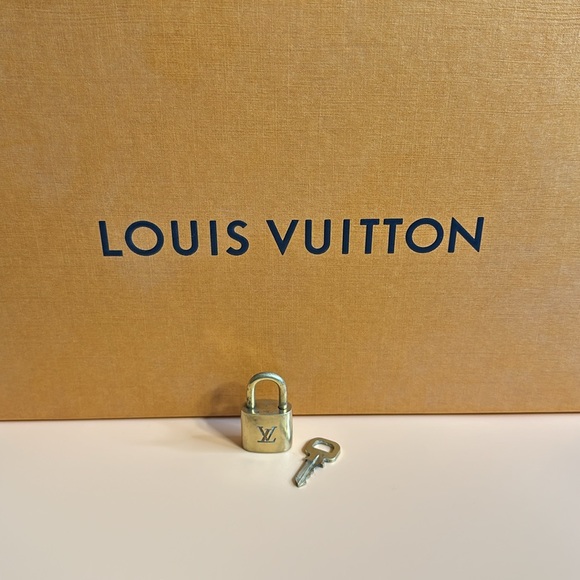 Louis Vuitton | Accessories | Louis Vuitton Lock 1 Key 322 Matching Set ...